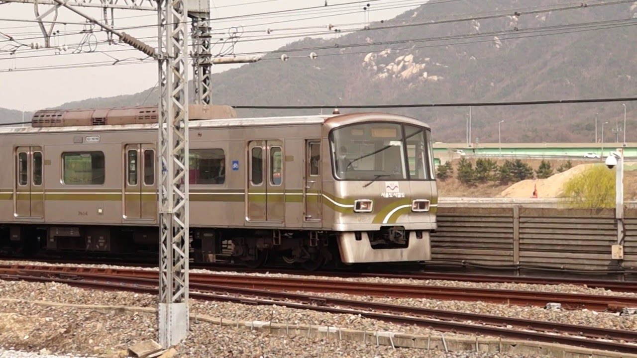 Seoul Metropolitan Subway Line 7 train arriving at Dobongsan - YouTube