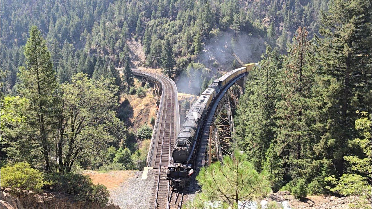 Big Boy 4014 & Trains on the Keddie Wye Bridge - YouTube