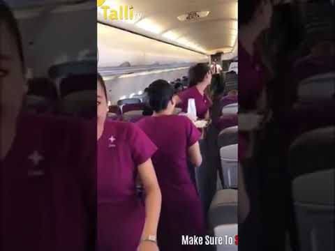 Pilot Proposing Air Hostess On A Plane 😘