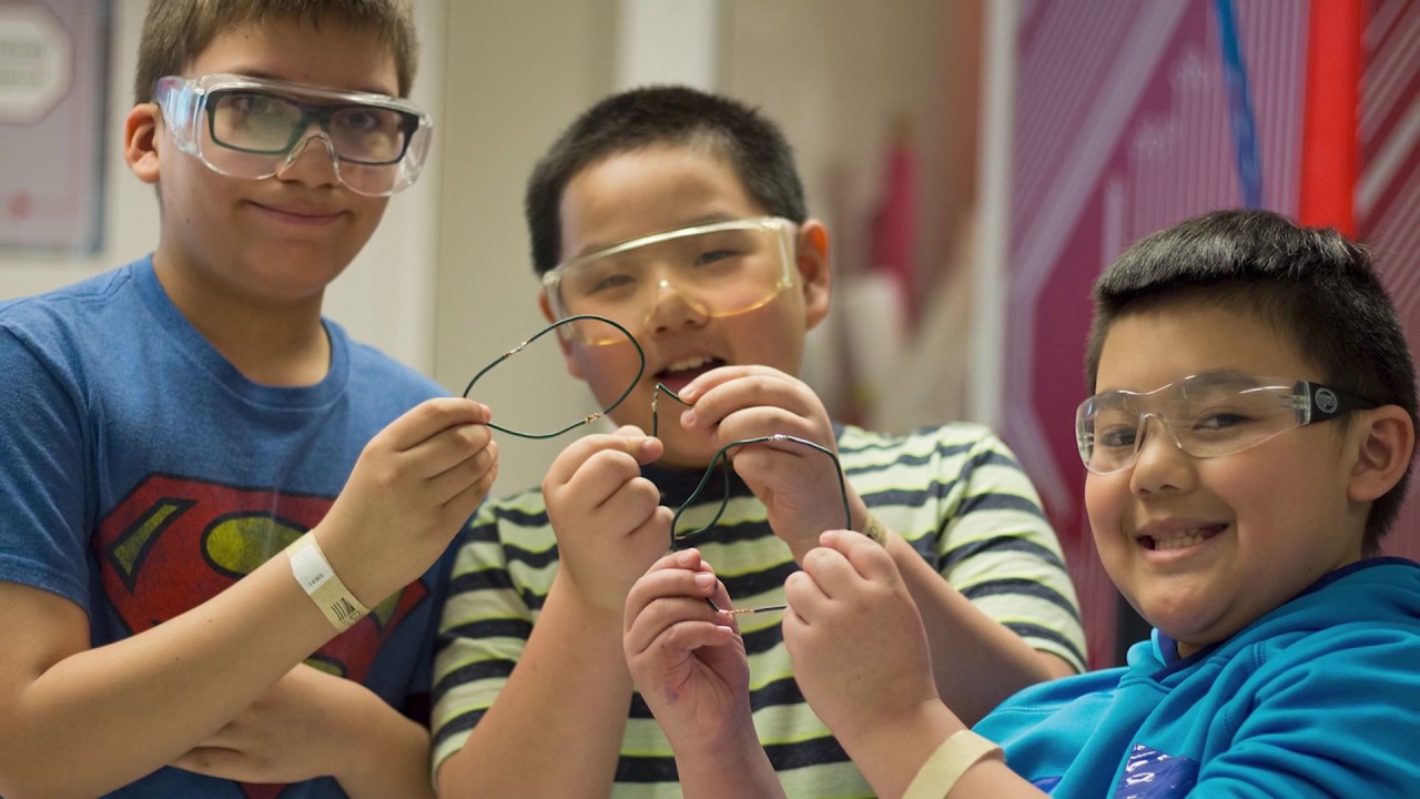 Roger and Judy Smith Family Pilot House at Discovery World - YouTube