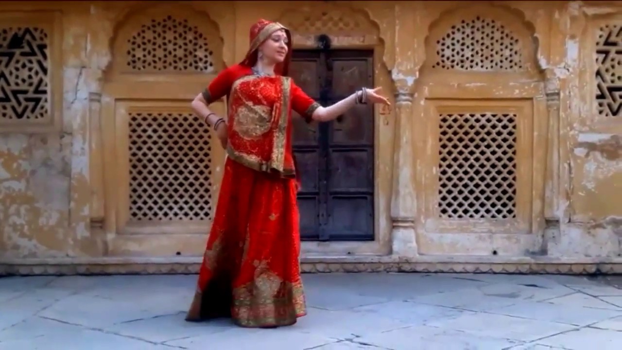 PADMAAVAT ( Padmavati) Ghoomar -Bollywood- by AURORA - YouTube