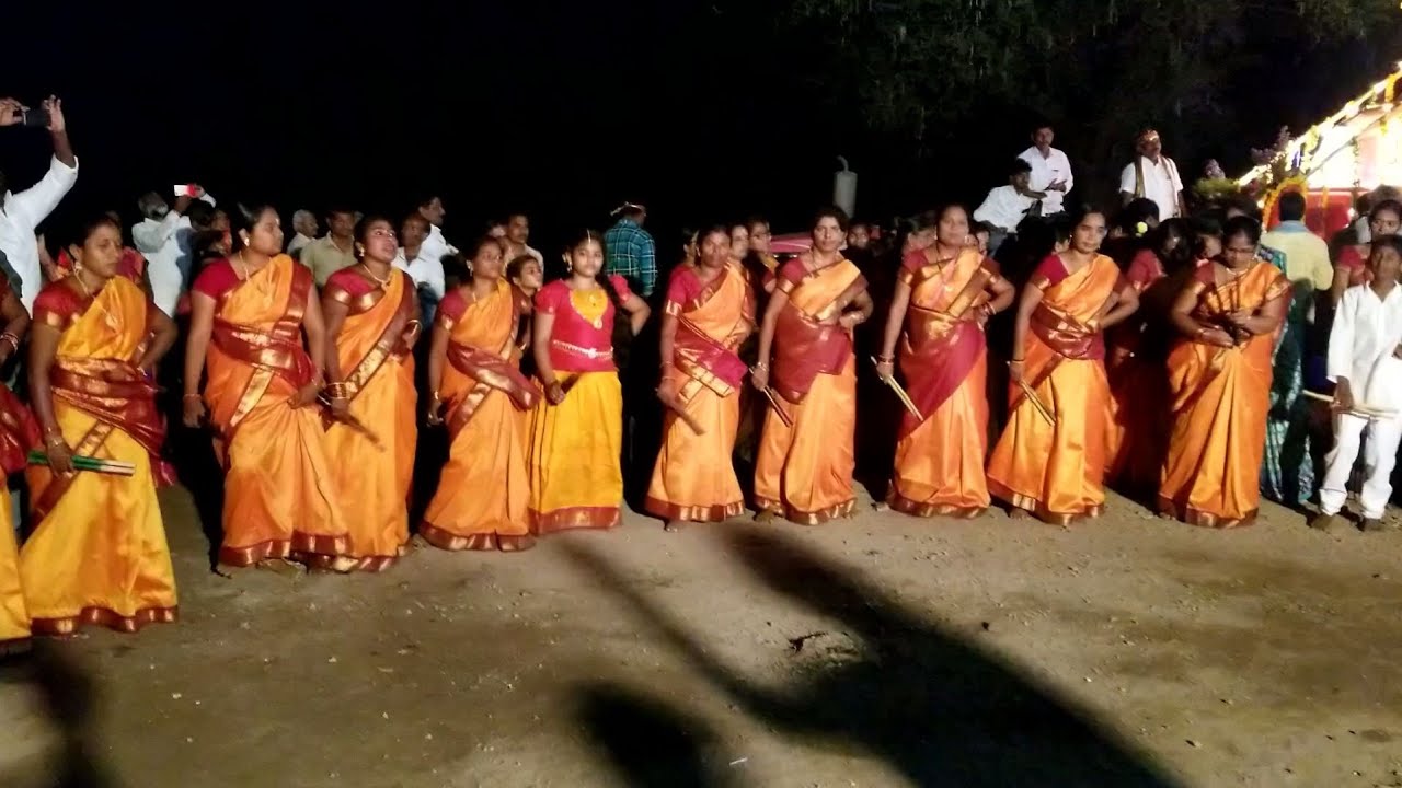 Kolatam @ Pushkara baba temple sarapaka Seetha maha lakshmi and friends ...