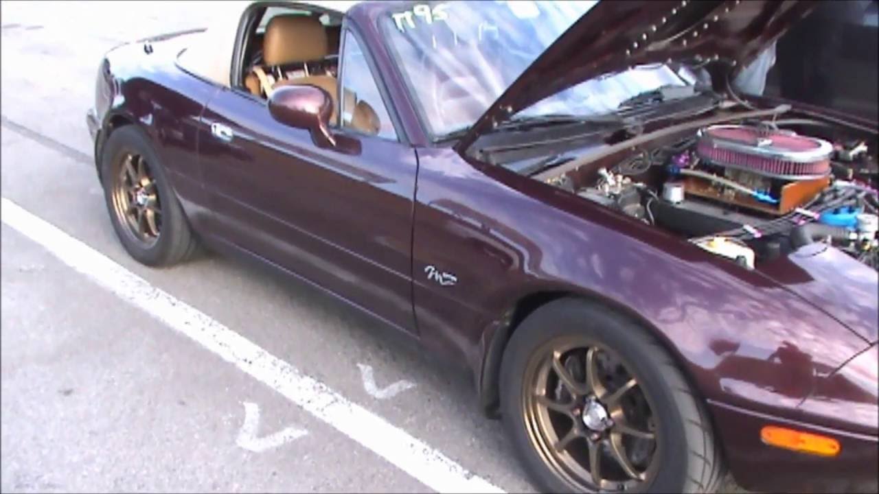 Hellcat vs V8 miata - YouTube