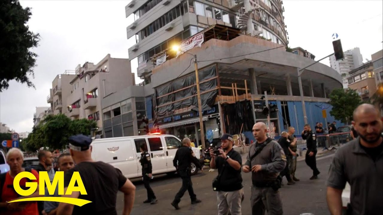 Large explosion rocks Tel Aviv - YouTube