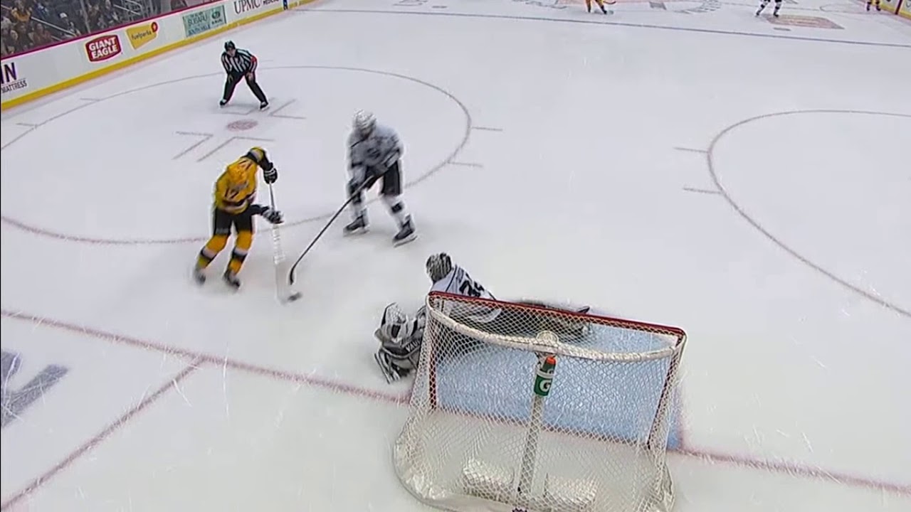 Jonathan Quick MAKES 3 AMAZING SAVES IN A ROW vs Penguins /NHL Season ...