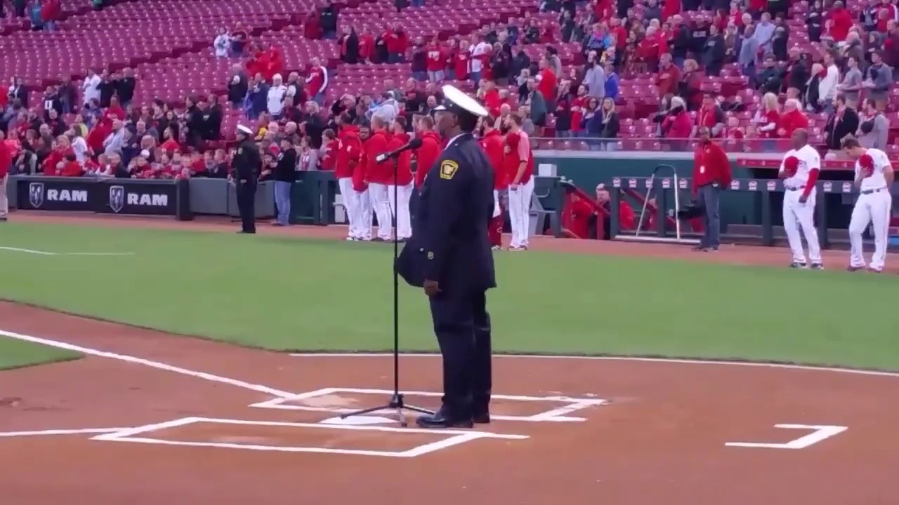 Cincinnati Police Officer Al Staples sings The National Anthem - YouTube