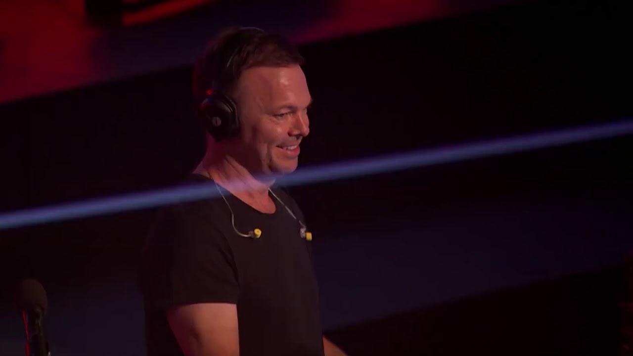 Faithless - Insomnia (LIVE) - YouTube