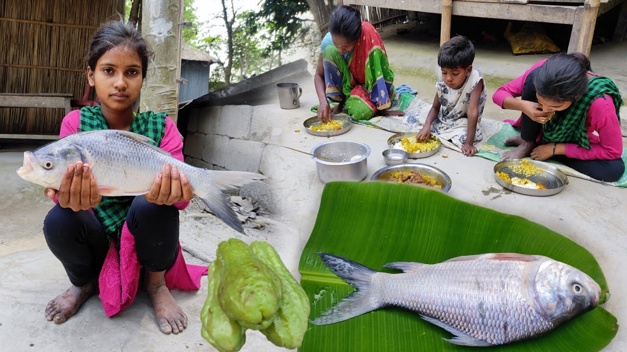 KATLA Fish Cutting & Cooking Recipe by SANTALI TRIBE FAMILY MEMBERS ...
