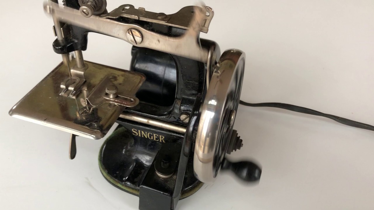 Singer Toy Sewing Machine Electric - YouTube