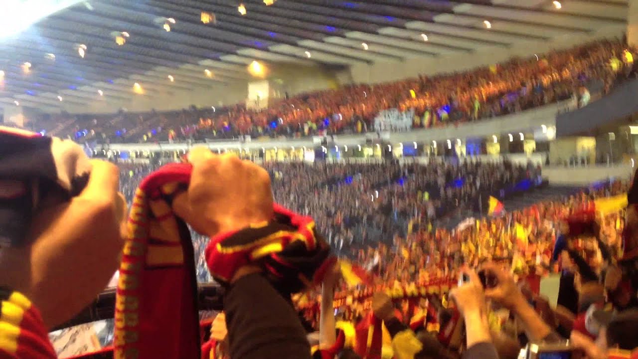 Brabançonne Belgian National Anthem in Hampden Park - YouTube