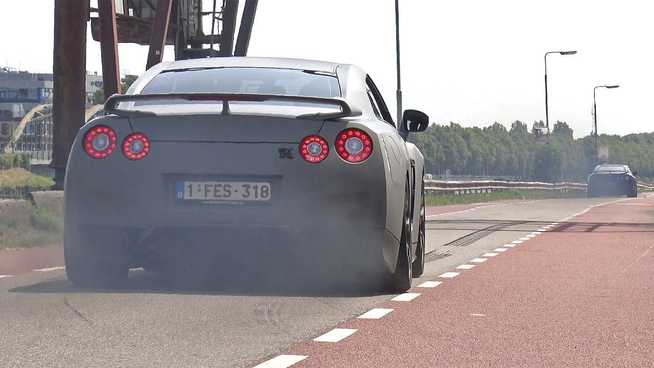 [4K] 18x Nissan GT-R R35 + 12x R33 Skyline Massive Accelerations! - YouTube