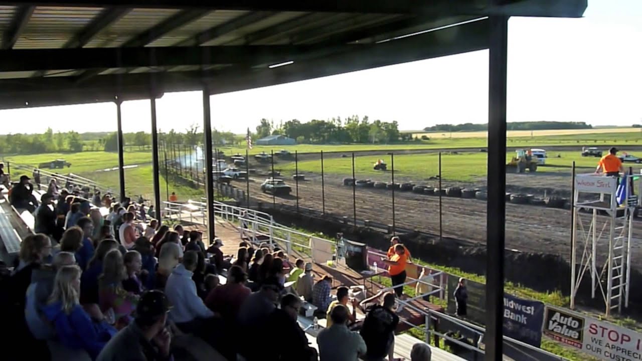 Mahnomen County Speedway, Mahnomen, Minnesota - Racing Action! - YouTube