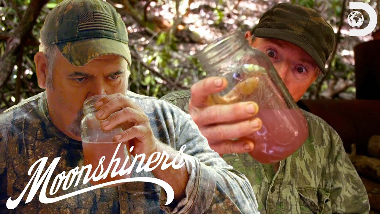 Mark and Huck Make Their Best Fortified Wine Ever | Moonshiners - YouTube