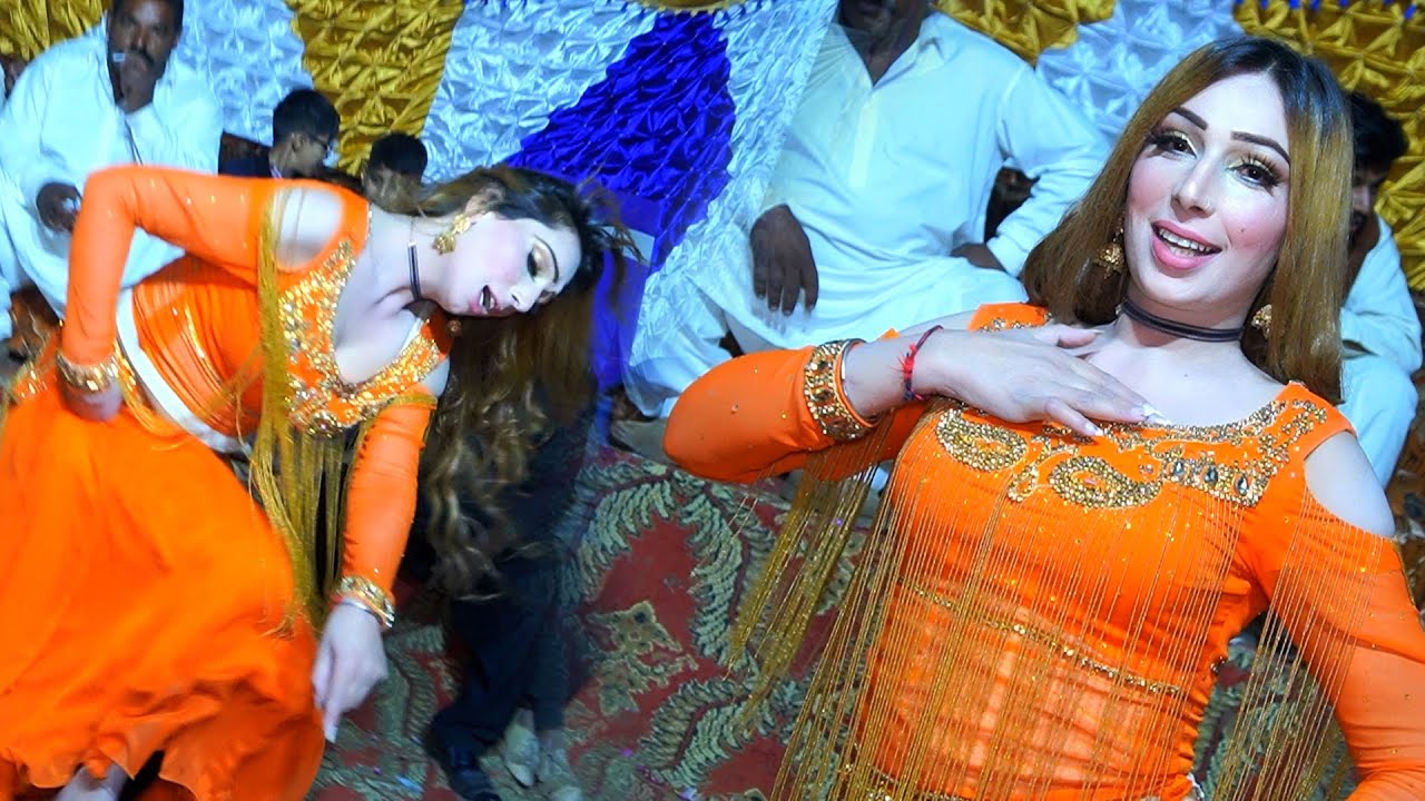 Komal Baloch Mujra Dance Performance 2023 | Vicky Babu Production - YouTube