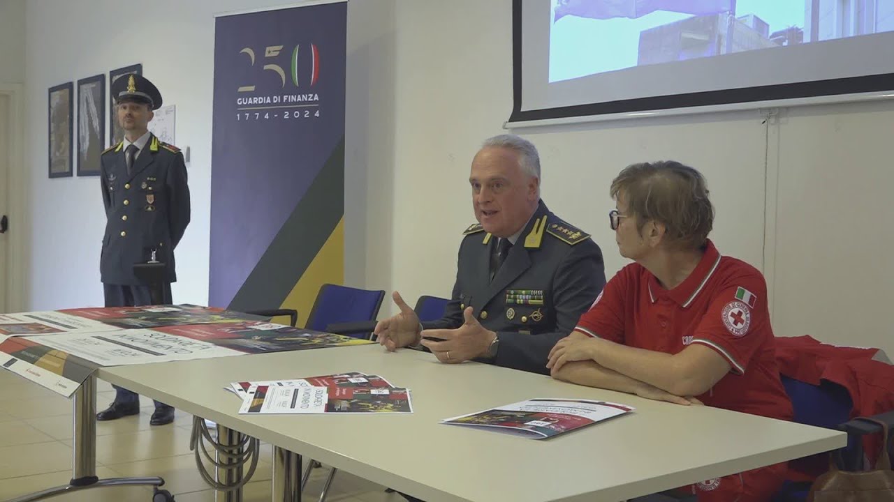 Guardia di Finanza e Croce Rossa insieme per... solidarietà - YouTube