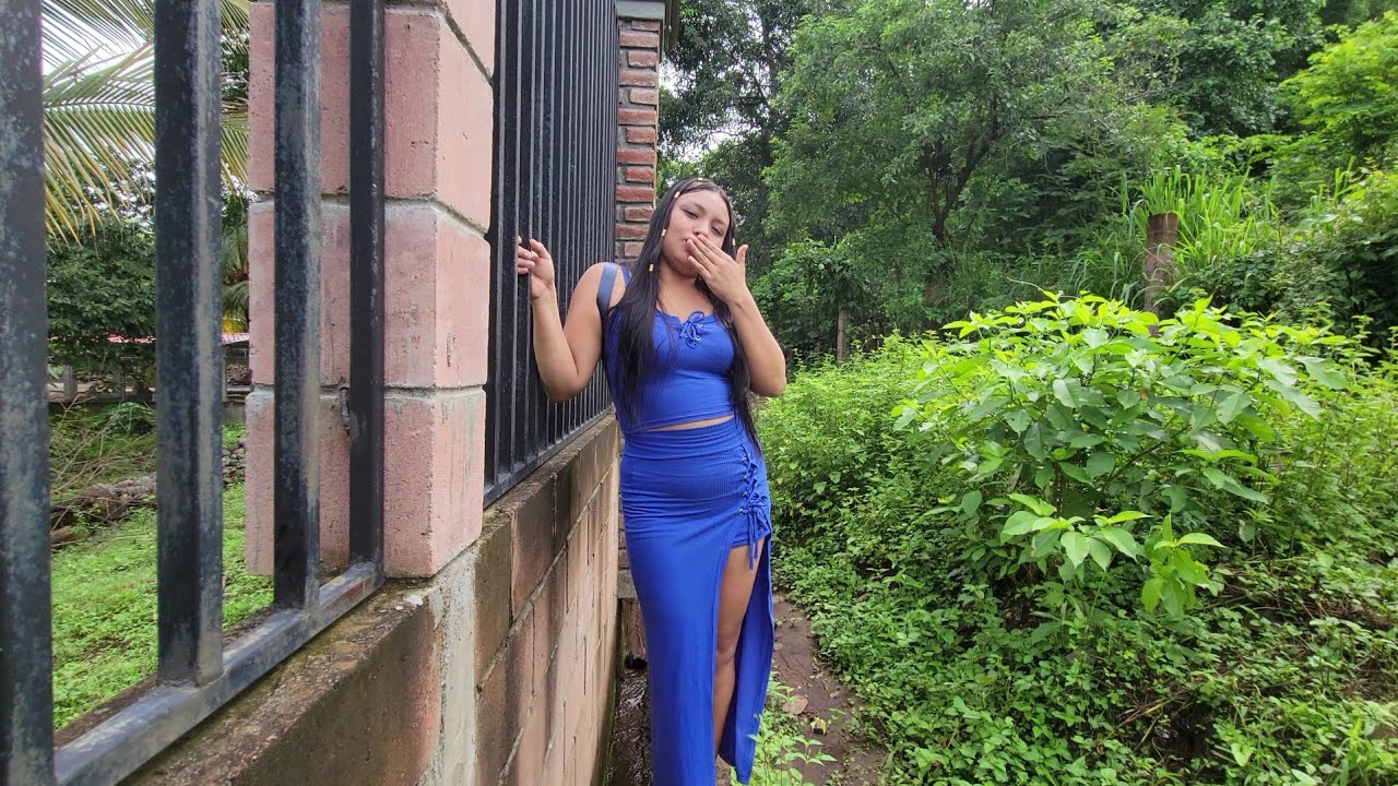 Andrea ba muy guapa para un convivió con unas personas muy especiales ...