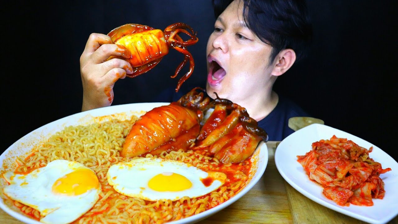 MIE SEDAP LAKSA SINGAPORE MIX CUMI SOTONG JAMUR PEDAS TELOR DAN KIMCHI ...