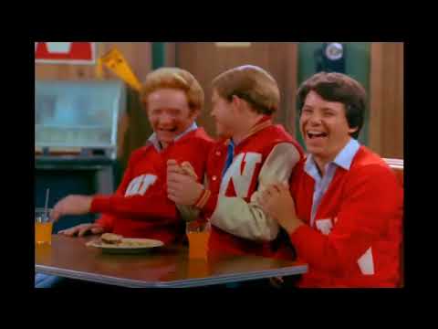Happy Days - Opening Theme Song Credits - Intro - YouTube