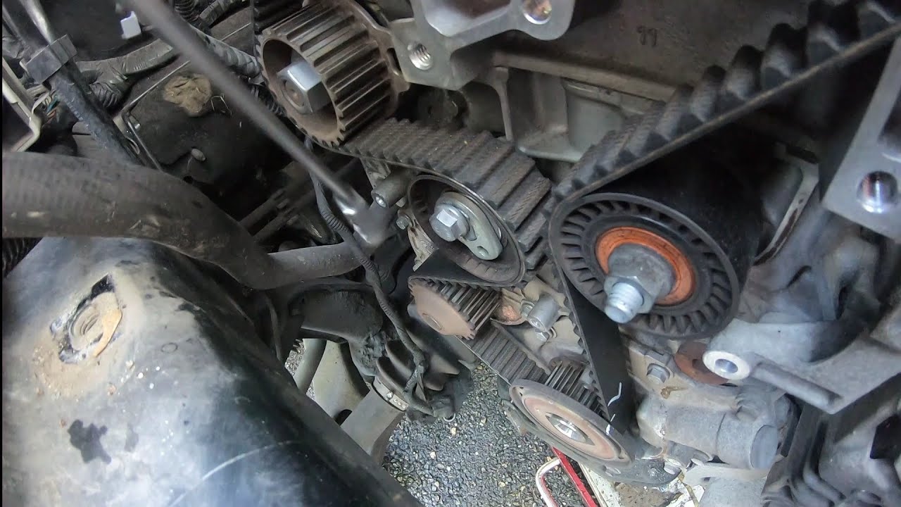 Remplacement kit de distribution Ford focus 1.6 tdci 115 / focus diesel ...