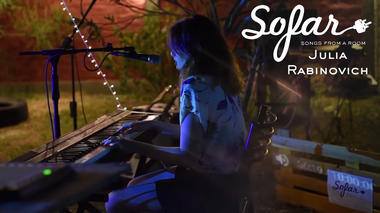 Julia Rabinovich - Disfraz | Sofar Corrientes - YouTube