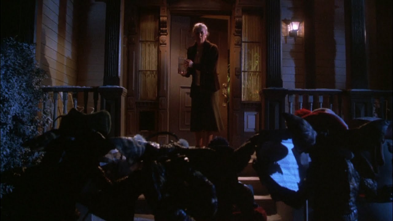 Gremlins (1984) - Mrs. Deagle - YouTube