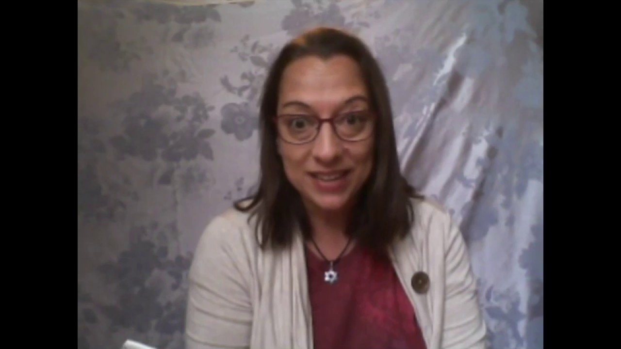 Sarah Reading "Sammy Spider's First Shabbat" - YouTube