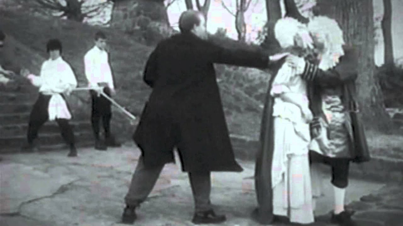 The Royal Rascal- Singing in the Rain - YouTube