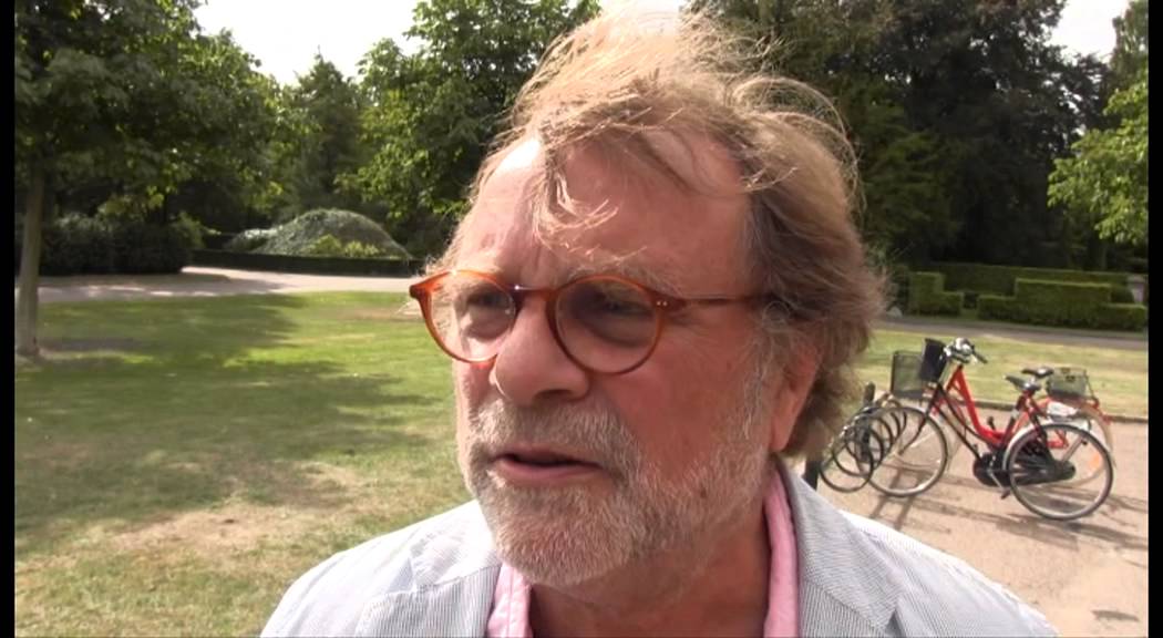 Lars Knutzon til Ole Ernsts begravelse: Han var en god ven - YouTube