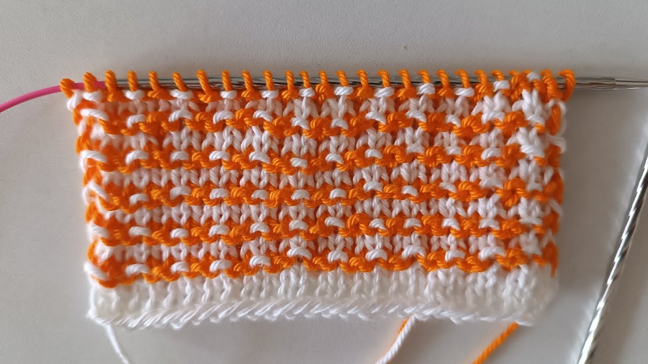 Zweifarbiges einfaches Strickmuster aus nur rechten und linken Maschen ...