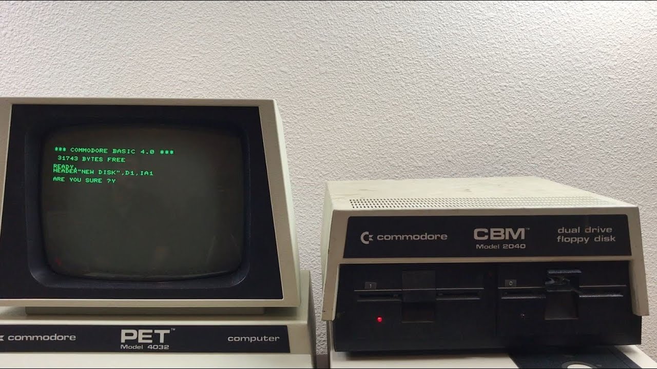 Commodore 2040 Floppy Drive Inspection and Test - YouTube