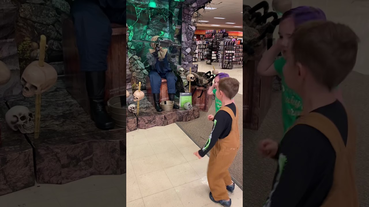 Rusty animatronic - YouTube