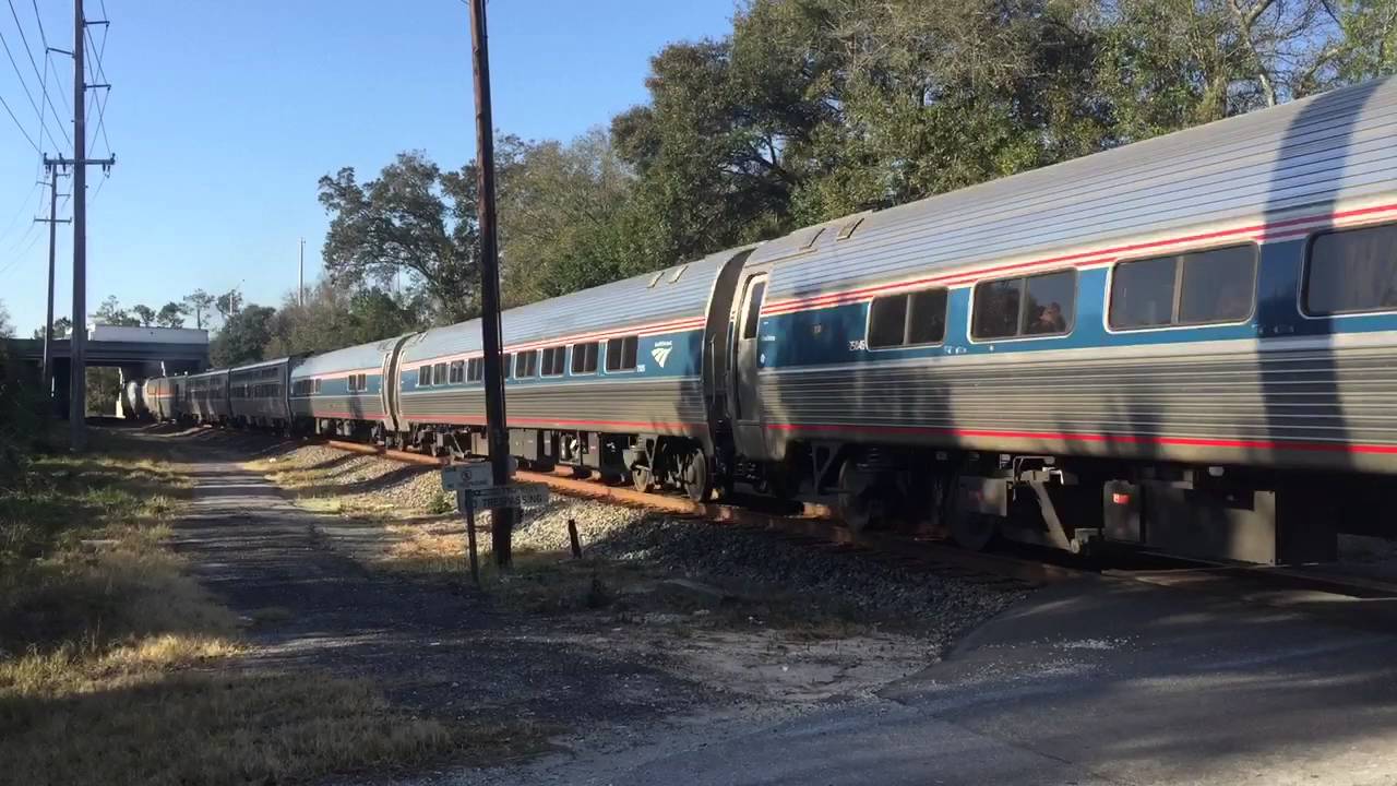 Amtrak 91 with 2 engines in Push/pull configuration - YouTube