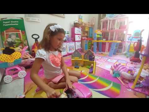 Elifin videosu barbie evde oynuyor, arabasıyla gezmeye çıkıyor