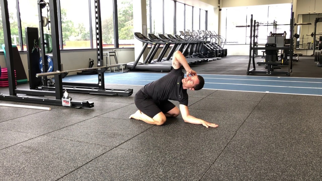 Quadruped t spine rotation (Lumbar locked) - YouTube