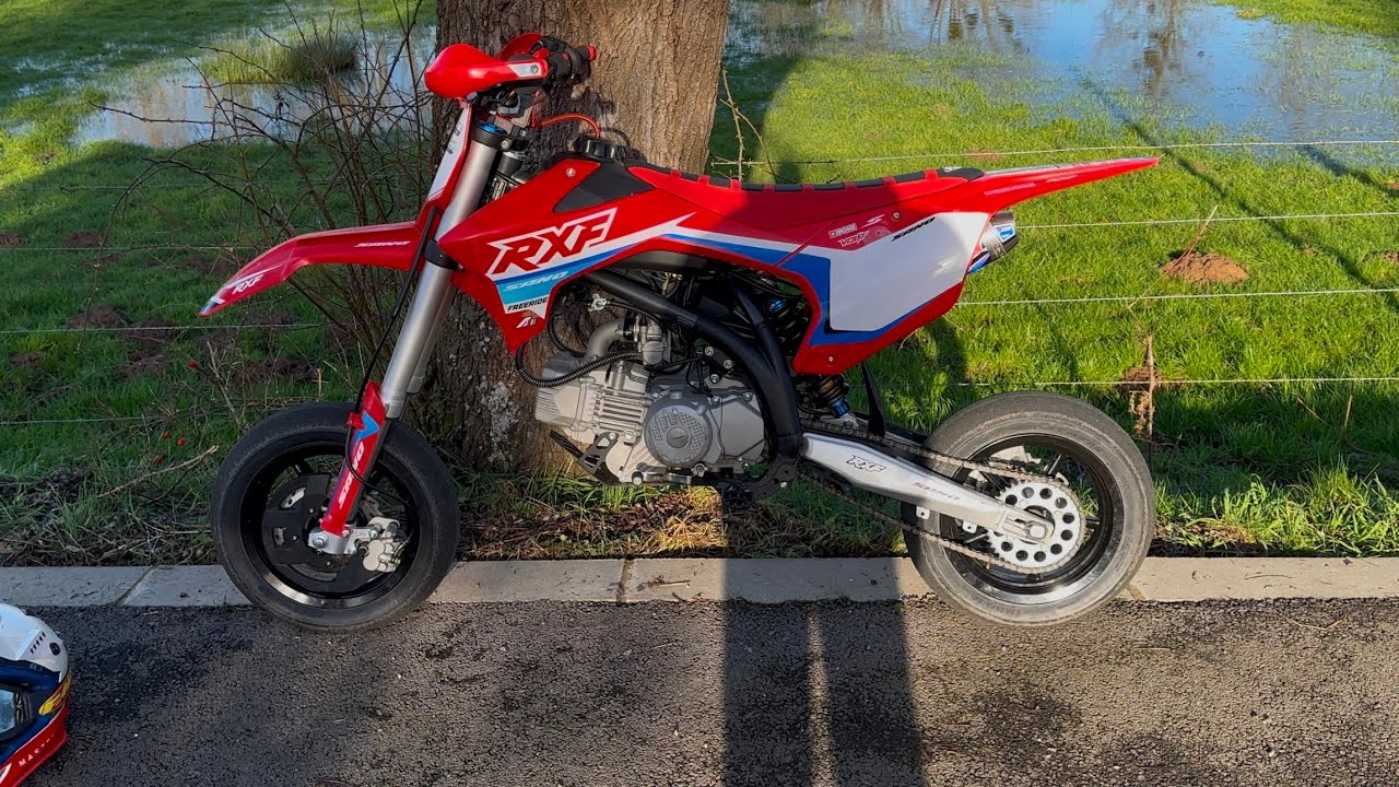 Je vous dévoile mon projet en cour sur la 190 RXF montée en Supermotard ...