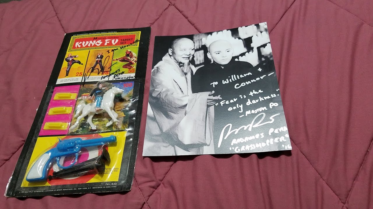 1975 Multiple Toymakers KUNG FU Target set rack toy signed by actor ...