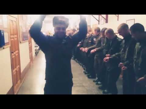 Rus askerleri halay çekiyor