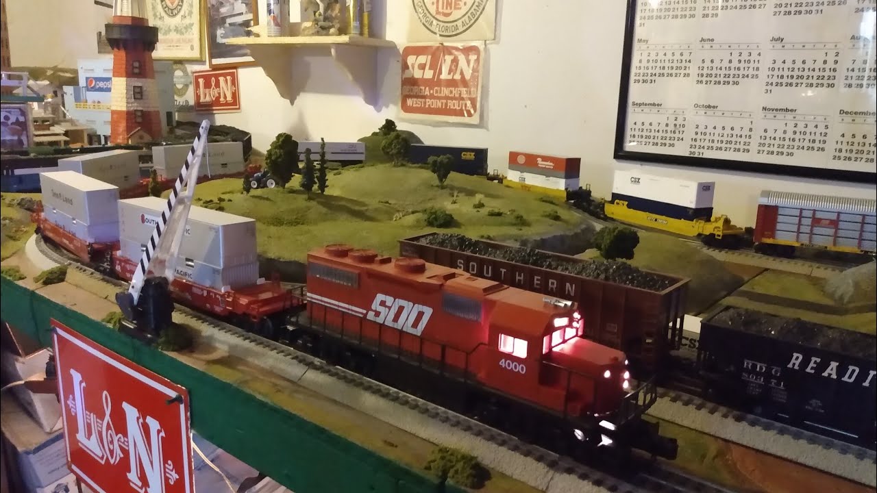 LIONEL SOO LINE GP38 from the Soo Line Special train set pulling a nice ...