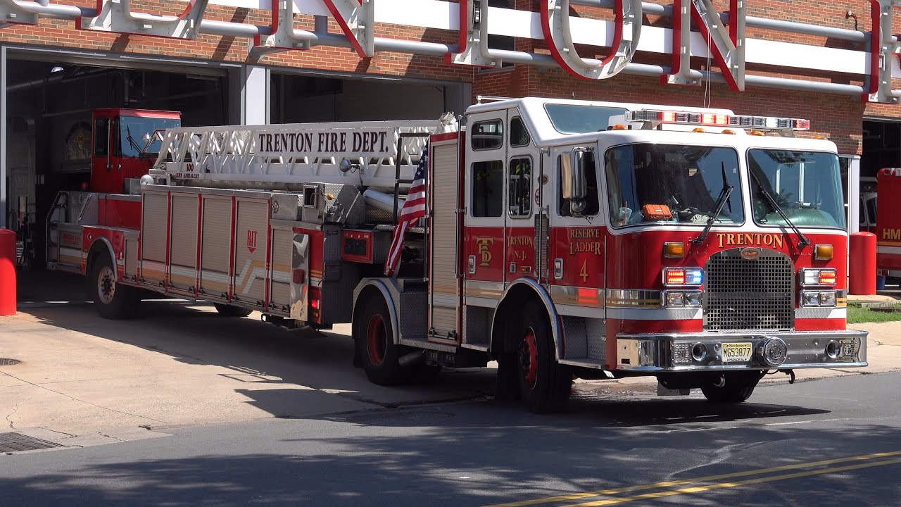 Trenton Fire Department Ladder 4 Responding - YouTube