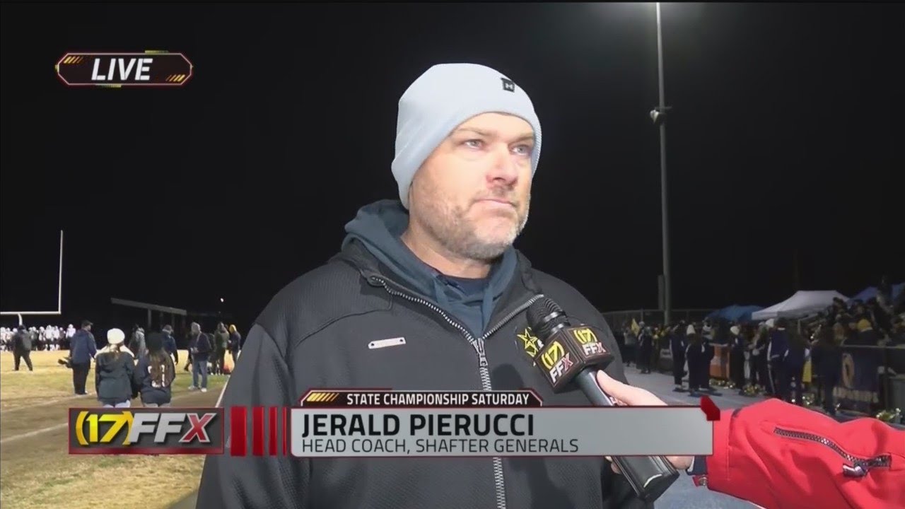Shafter head coach Jerald Pierucci before kickoff of the CIF Division 5 ...