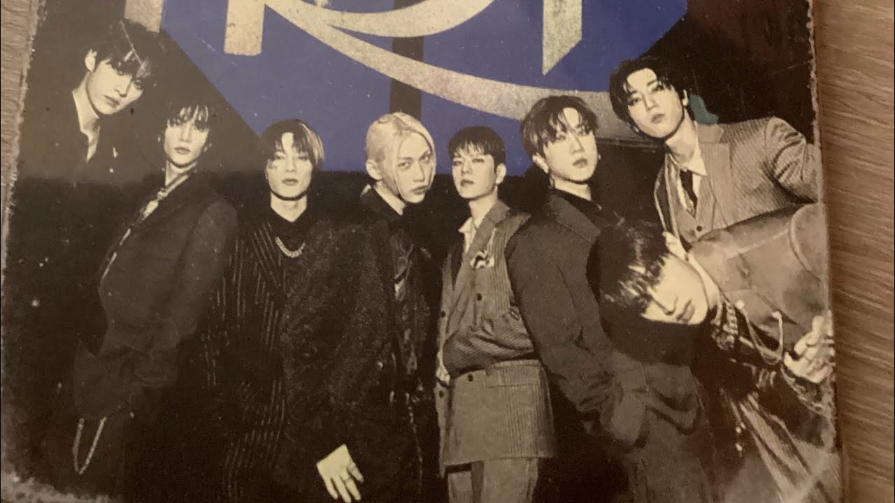 Skz hop album unboxing The blue one. 💙 come unbox with me 💙💙🤭🤭🤭🤩🤩🤩🤩 ...