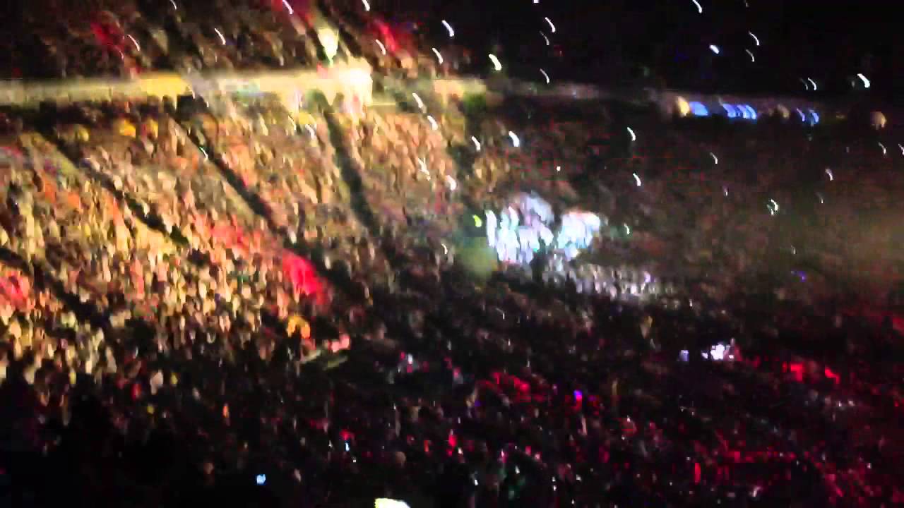 Pink live @ Manchester arena - So what! Flying acrobatics - YouTube