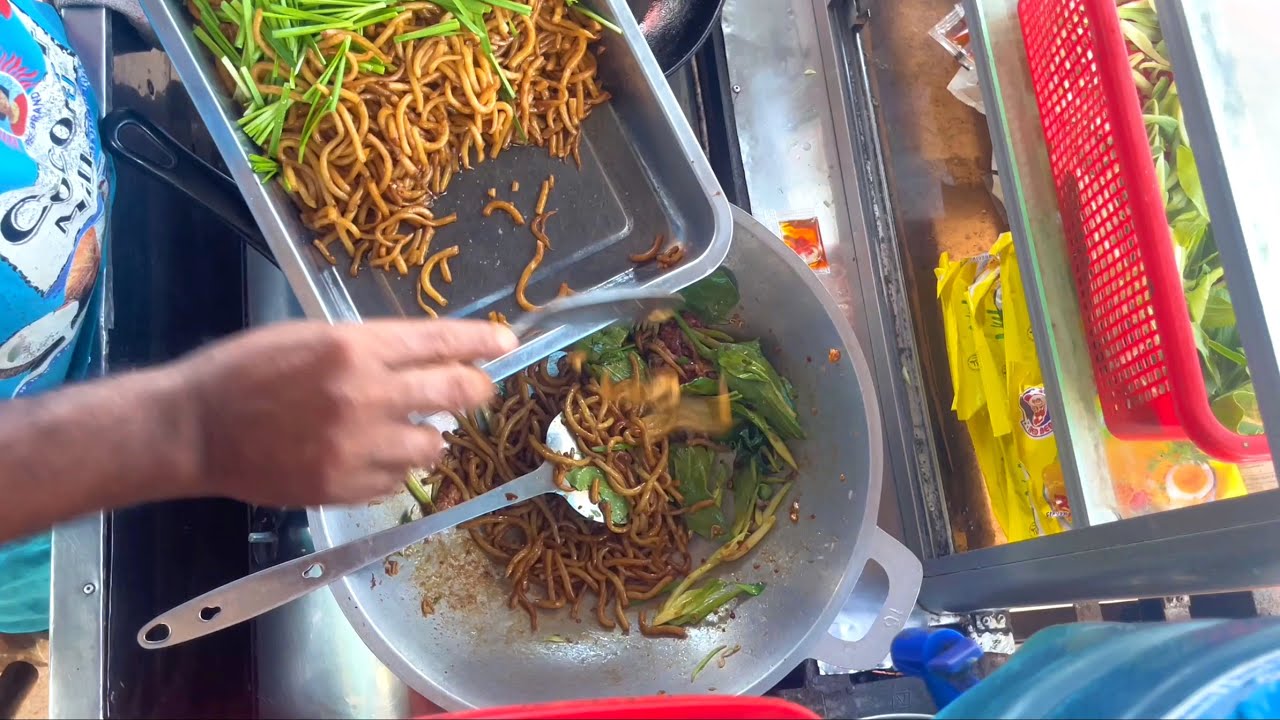 Delicious street food.Lot Cha [ Short Noodles ] Only $ 1 | Cambodia ...