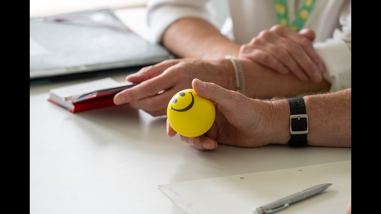 Seniorpartner an den Schulen - YouTube