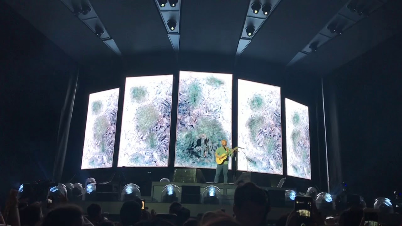 Perfect Ed Sheeran live concert Lyon - YouTube