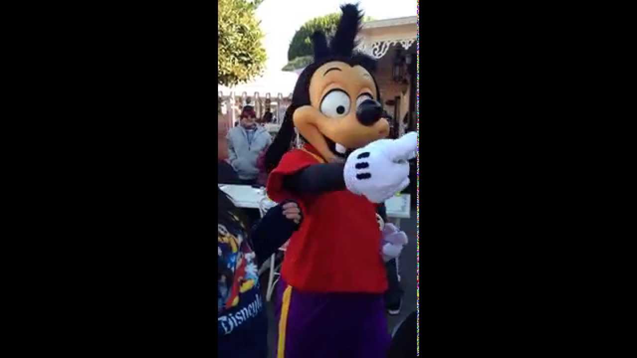Max Goof dancing to "Stand Out" - YouTube