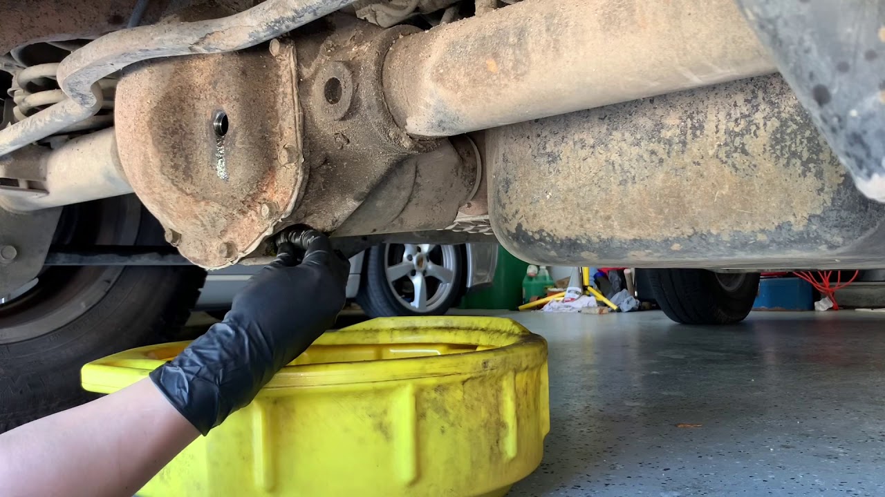 JEEP #Wrangler: #Differential Fluid DIY - YouTube