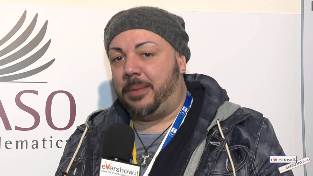 Tony Riggi, il cantautore polizziotto - YouTube