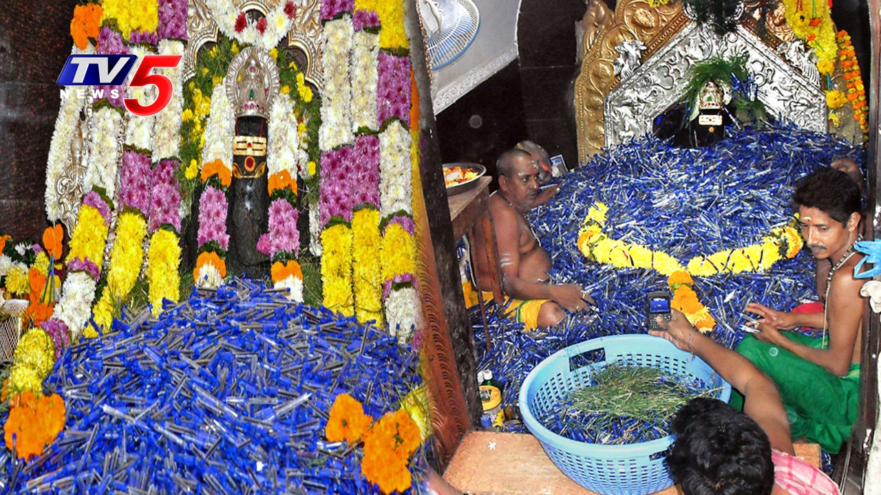 Ainavilli Vinayaka Pooja with 1 Lakh Pens | Ainavilli Temple | TV5 News ...