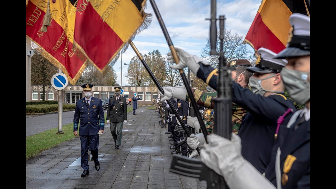 Defensiestaf ontvangt koning Filip - YouTube